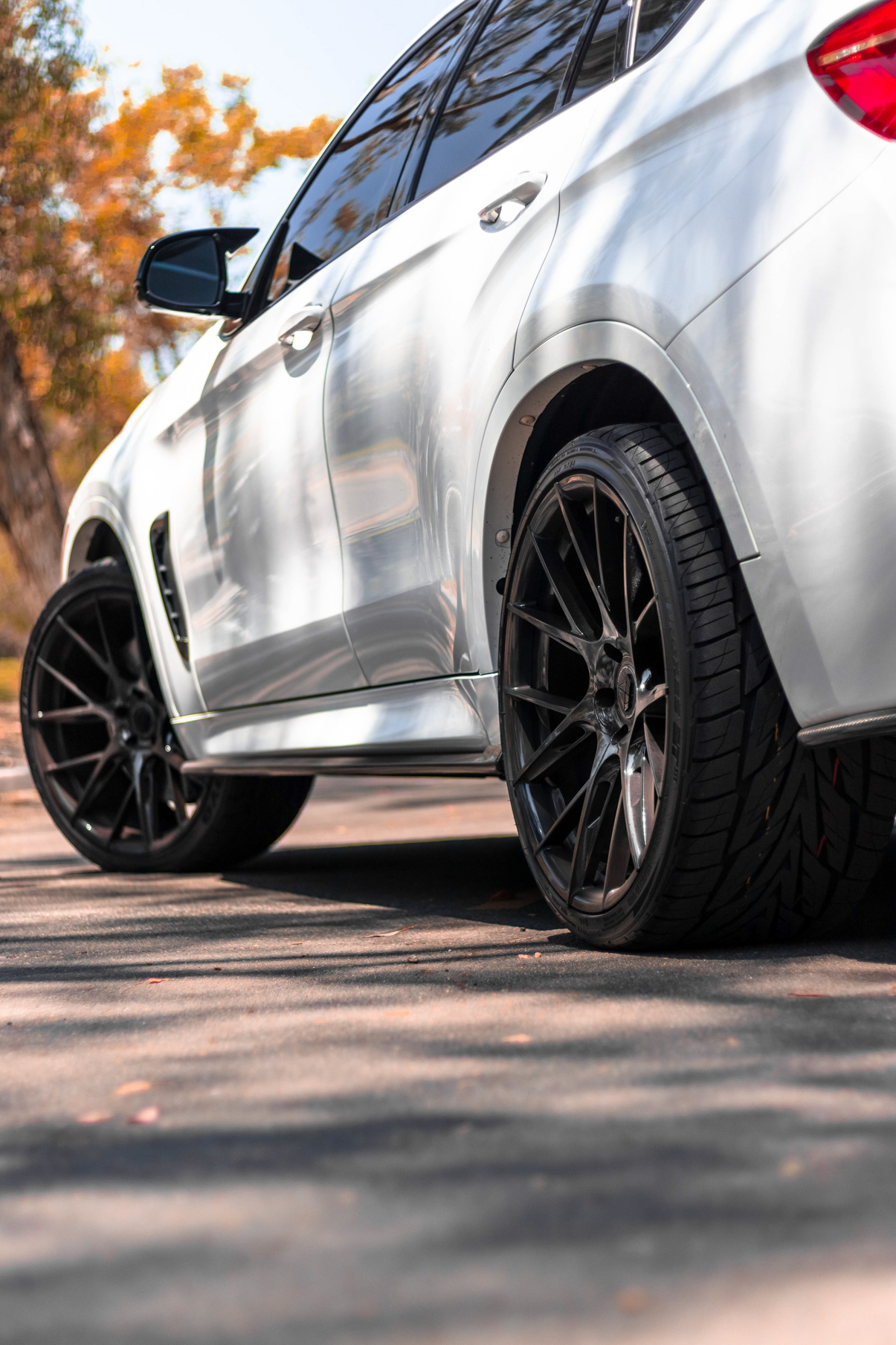 A 2018 BMW X6M on 22 Inch Blaque Diamond BD-F18 Gloss Black Wheels ...