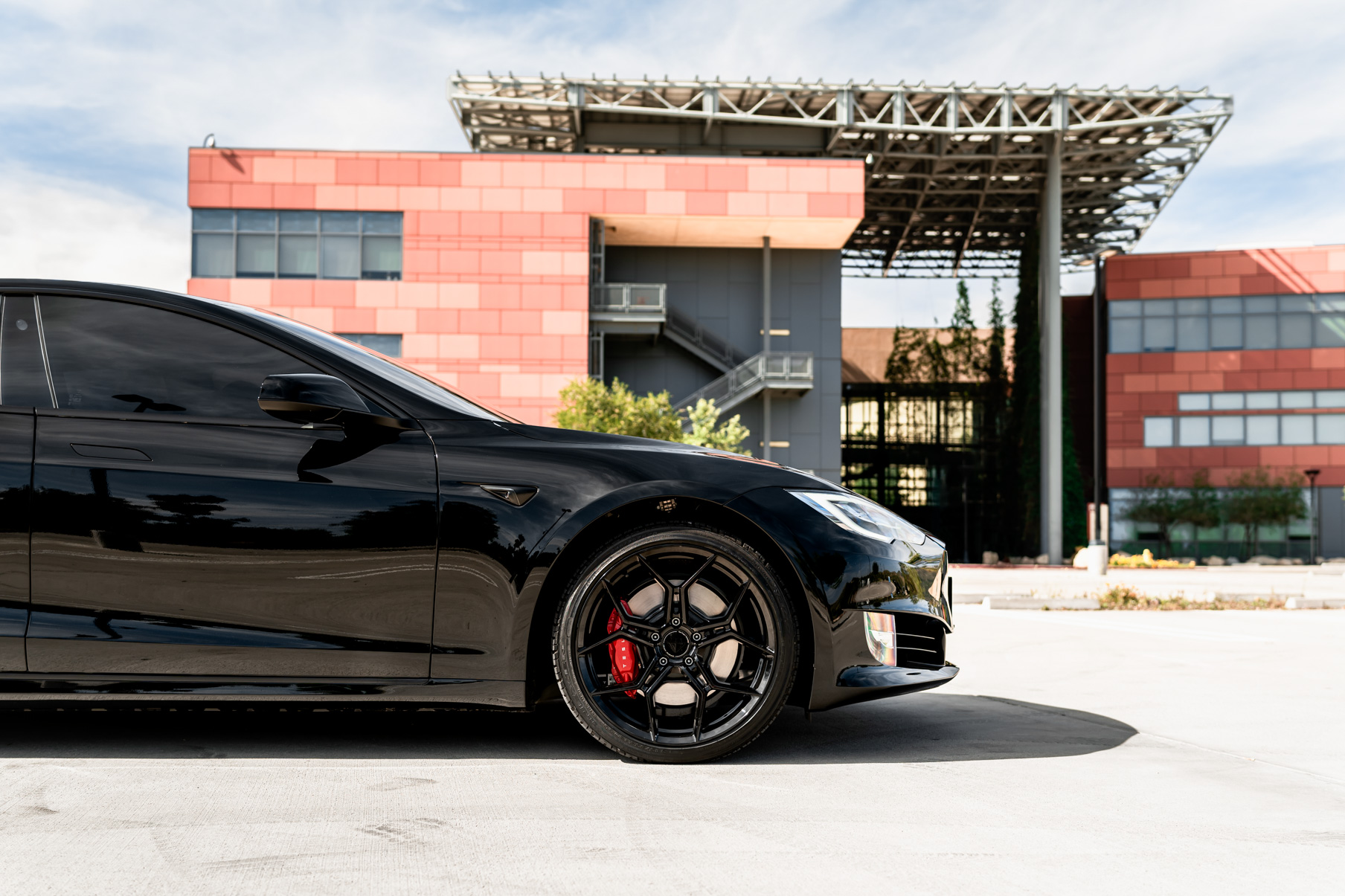 A 2020 Tesla Model S on 20 Inch Blaque Diamond BD-F25 Gloss Black ...