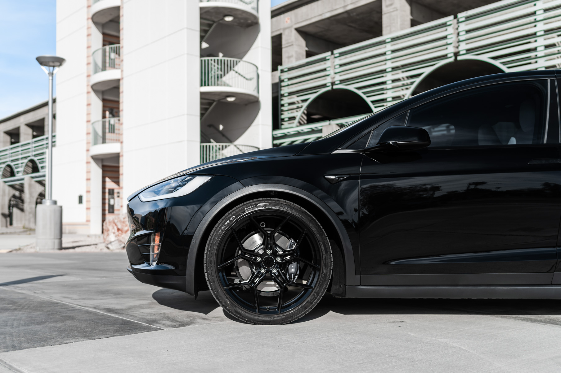 A 2020 Tesla Model X on 20 Inch Blaque Diamond BD-F25 Gloss Black ...